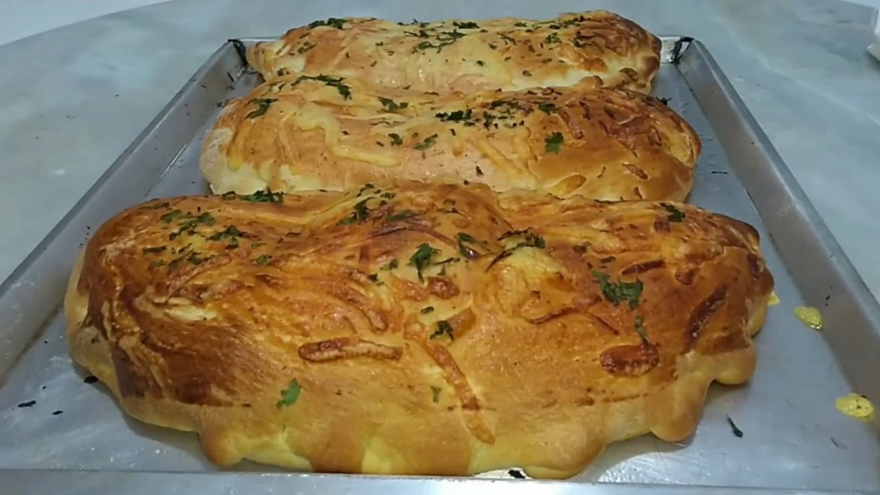 Como fazer um super calzone de queijo e presunto delicioso - AxTudo